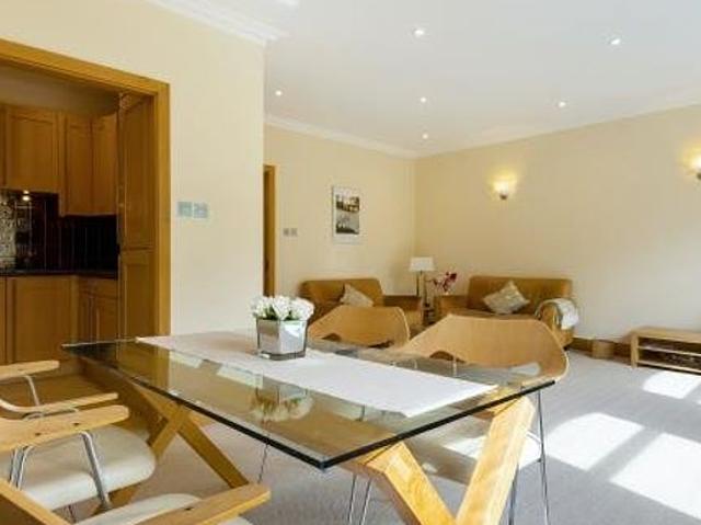 1 bedroom flat in London