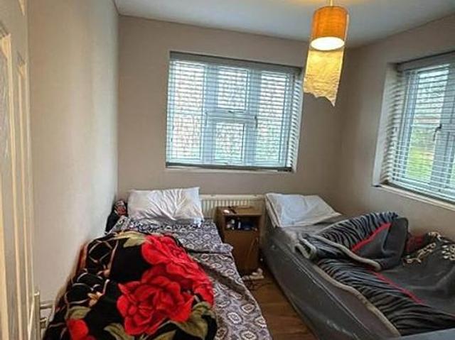 1 bedroom flat in London