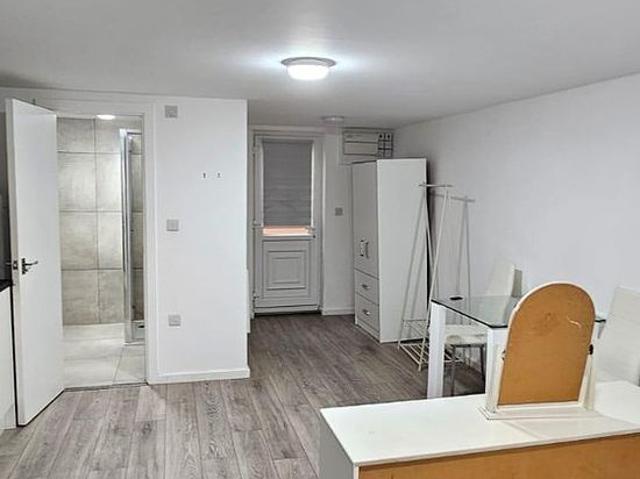 1 bedroom flat in London