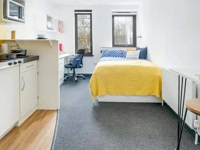 1 bedroom flat in London