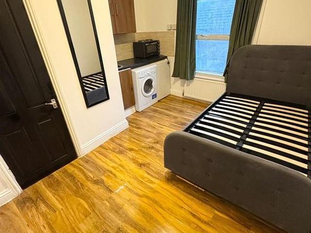 1 bedroom flat in London