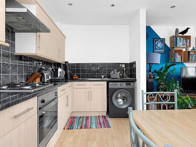 1 bedroom flat in London
