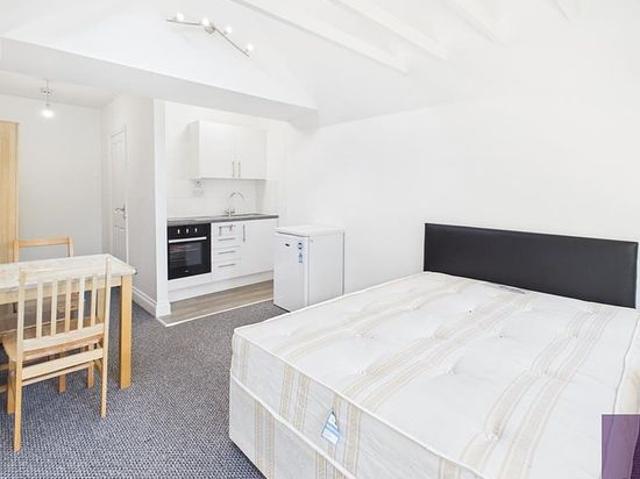 1 bedroom flat in London