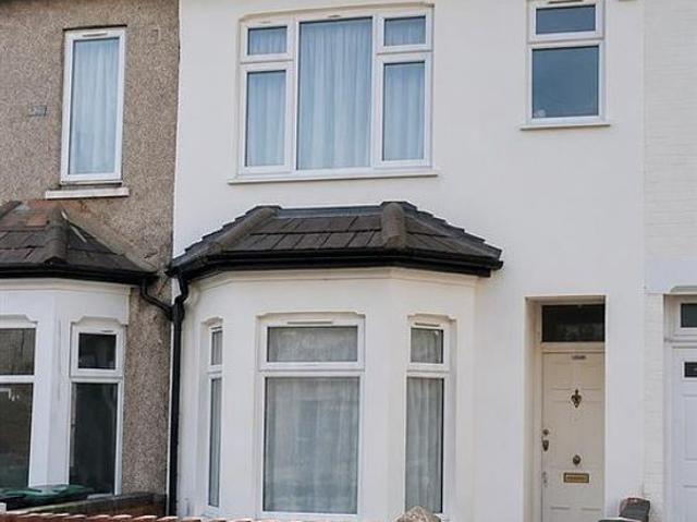 1 bedroom flat in London