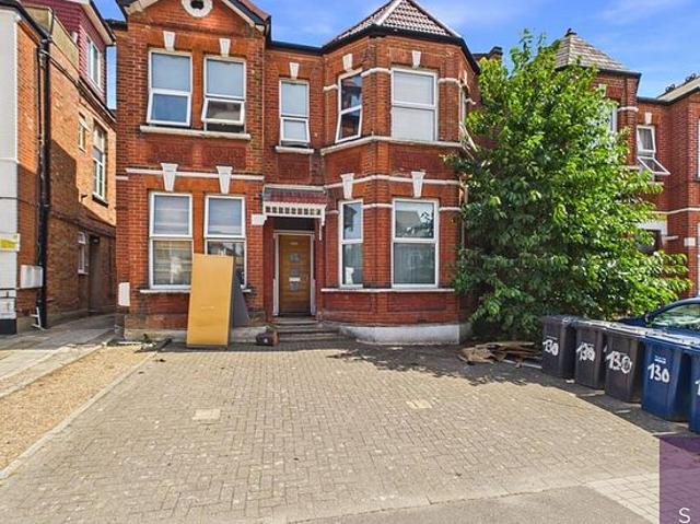 1 bedroom flat in London