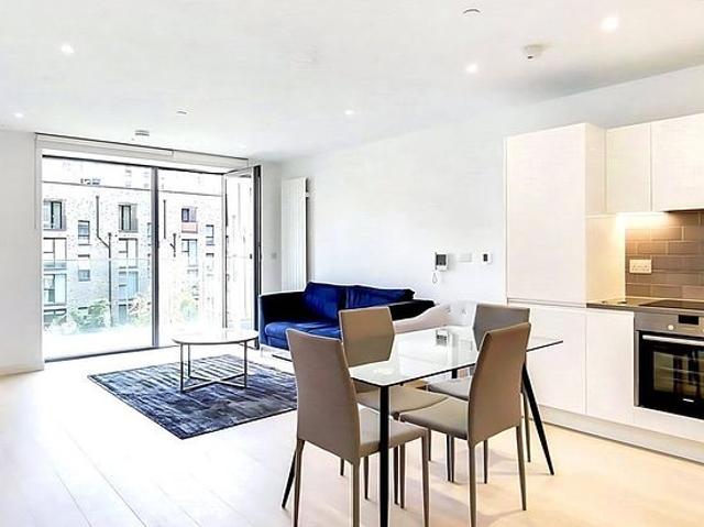 1 bedroom flat in London