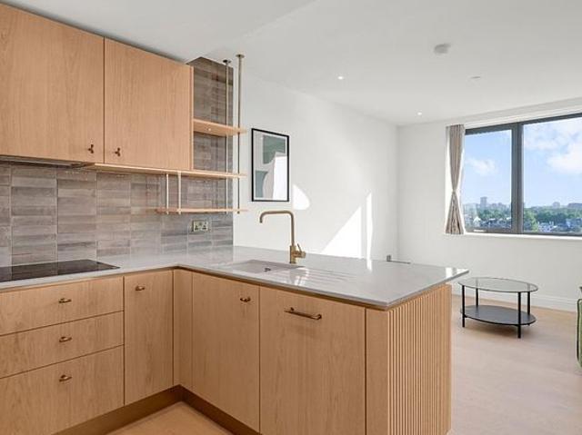1 bedroom flat in London