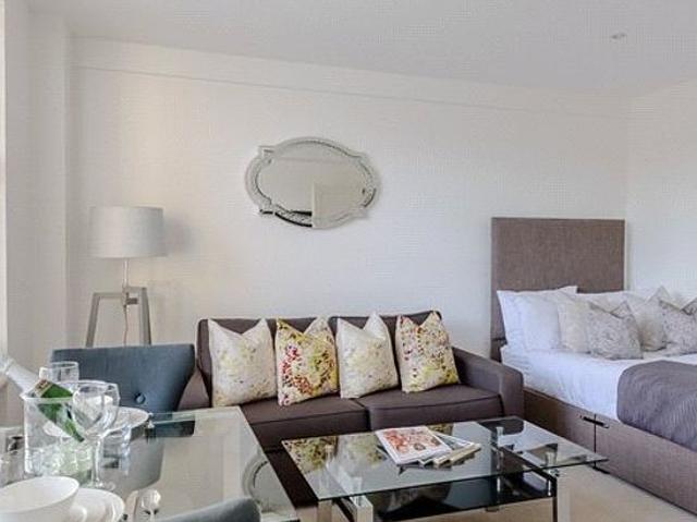 1 bedroom flat in London