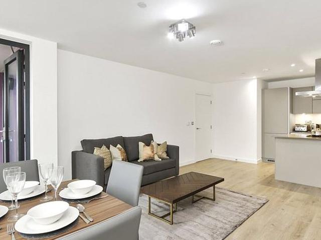 1 bedroom flat in London