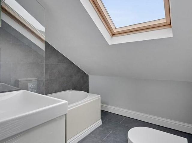 1 bedroom flat in London