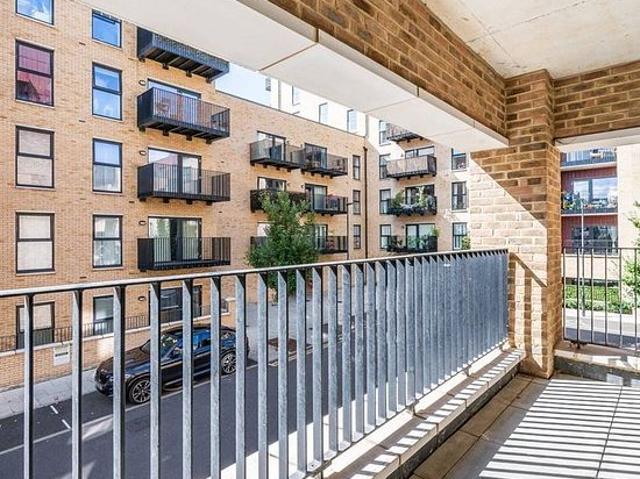 1 bedroom flat in London