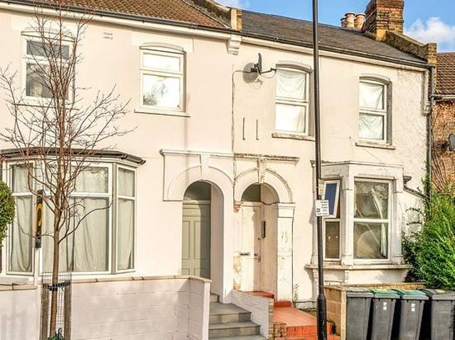 1 bedroom flat in London