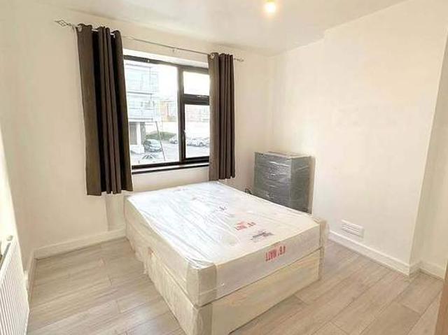 1 bedroom flat in London