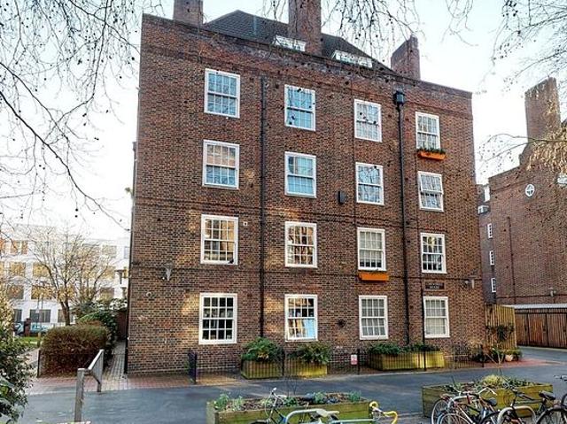 1 bedroom flat in London