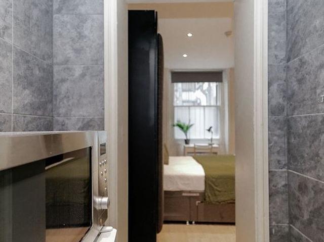 1 bedroom flat in London