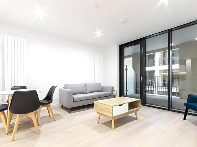 1 bedroom flat in London