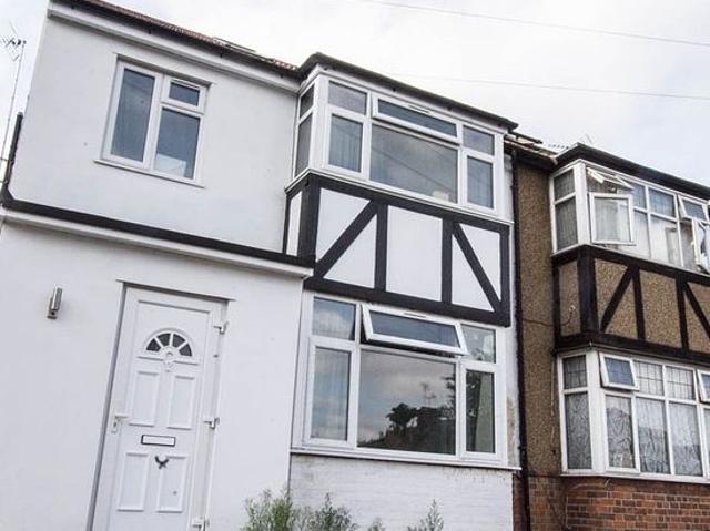 1 bedroom flat in London