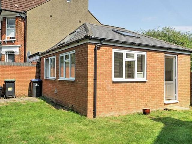 1 bedroom flat in London