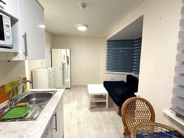 1 bedroom flat in London