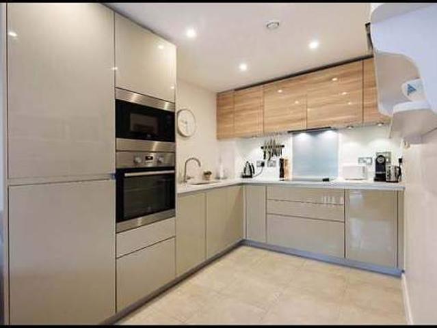 1 bedroom flat in London