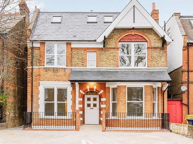 1 bedroom flat in London