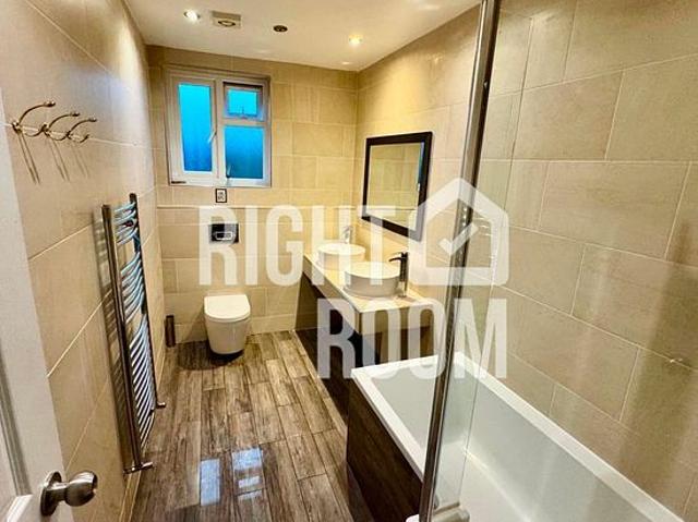 1 bedroom flat in London