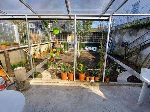 1 bedroom flat in London