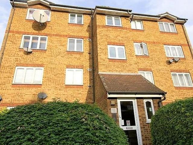 1 bedroom flat in London