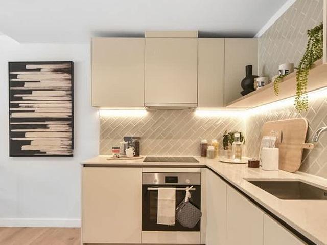 1 bedroom flat in London