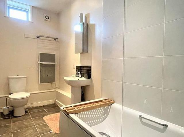 1 bedroom flat in London