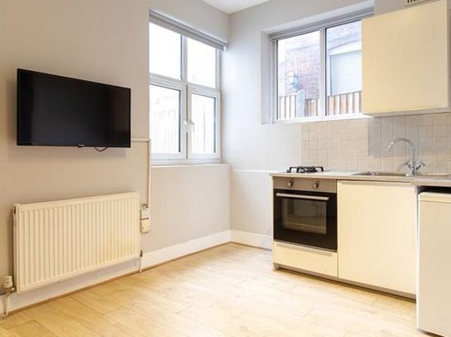 1 bedroom flat in London