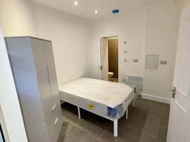 1 bedroom flat in London