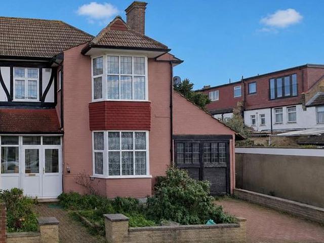 1 bedroom flat in London