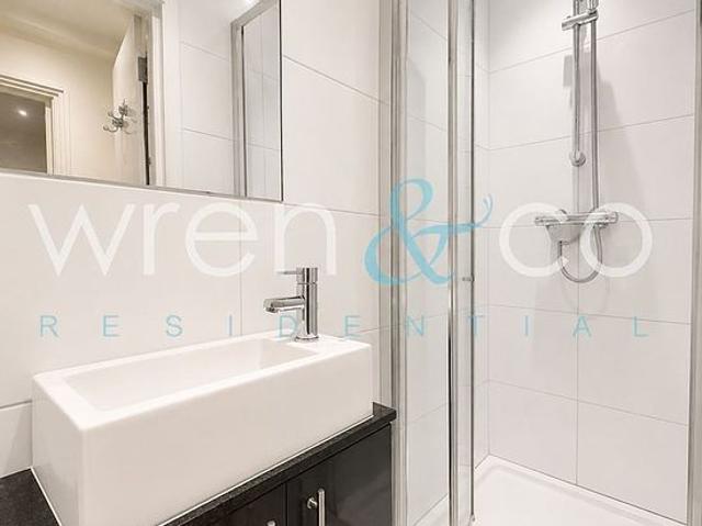1 bedroom flat in London
