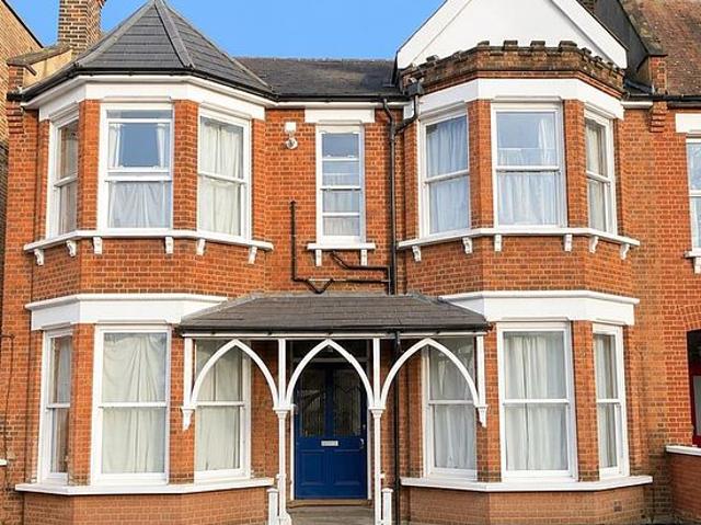 1 bedroom flat in London