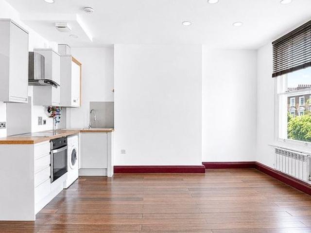 1 bedroom flat in London