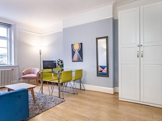 1 bedroom flat in London
