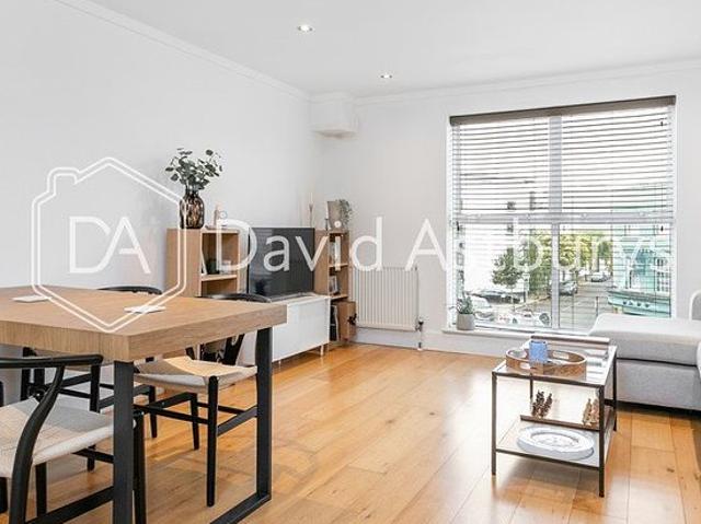 1 bedroom flat in London