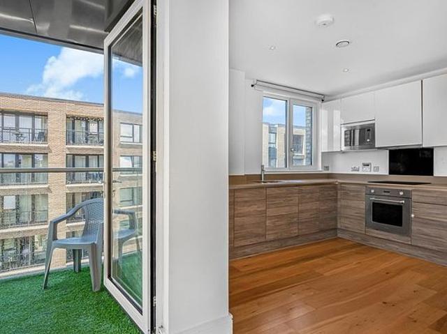 1 bedroom flat in London