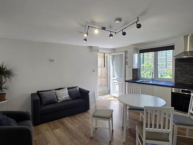 1 bedroom flat in London
