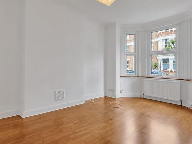 1 bedroom flat in London