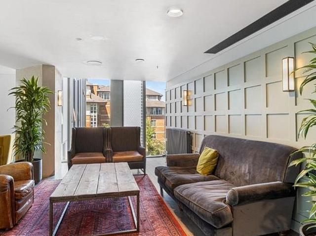 1 bedroom flat in London