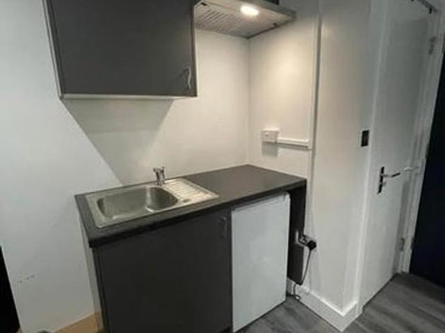 1 bedroom flat in London