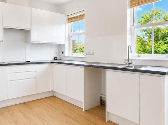 1 bedroom flat in London