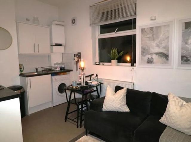 1 bedroom flat in London