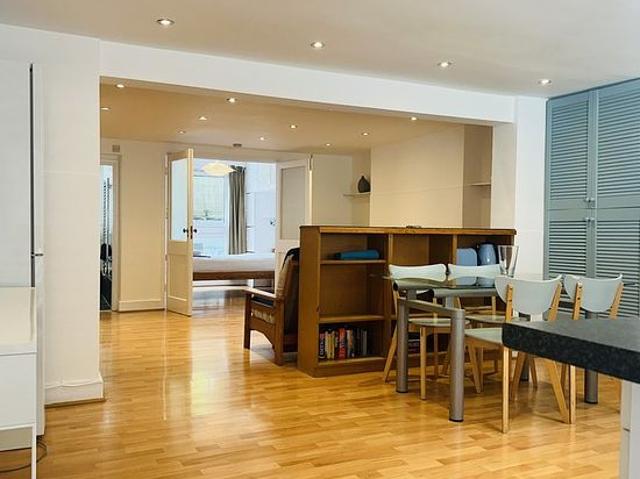 1 bedroom flat in London