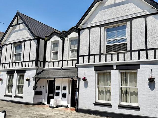 1 bedroom flat in London