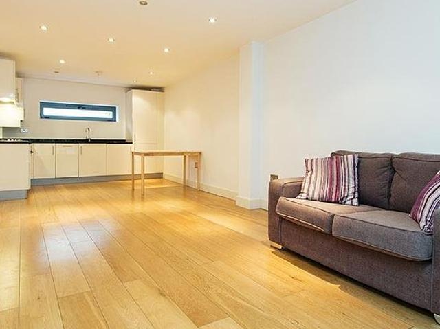 1 bedroom flat in London