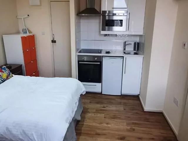 1 bedroom flat in London