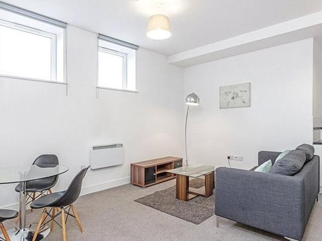 1 bedroom flat in London